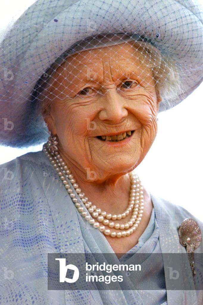 Image of The Queen Mother arrives at the Guildhall for a celebratory