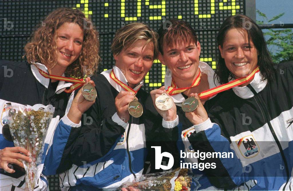 Image of THE GERMAN 4X100 RELAY TEAM POSE WITH THEIR GOLD MEDALS