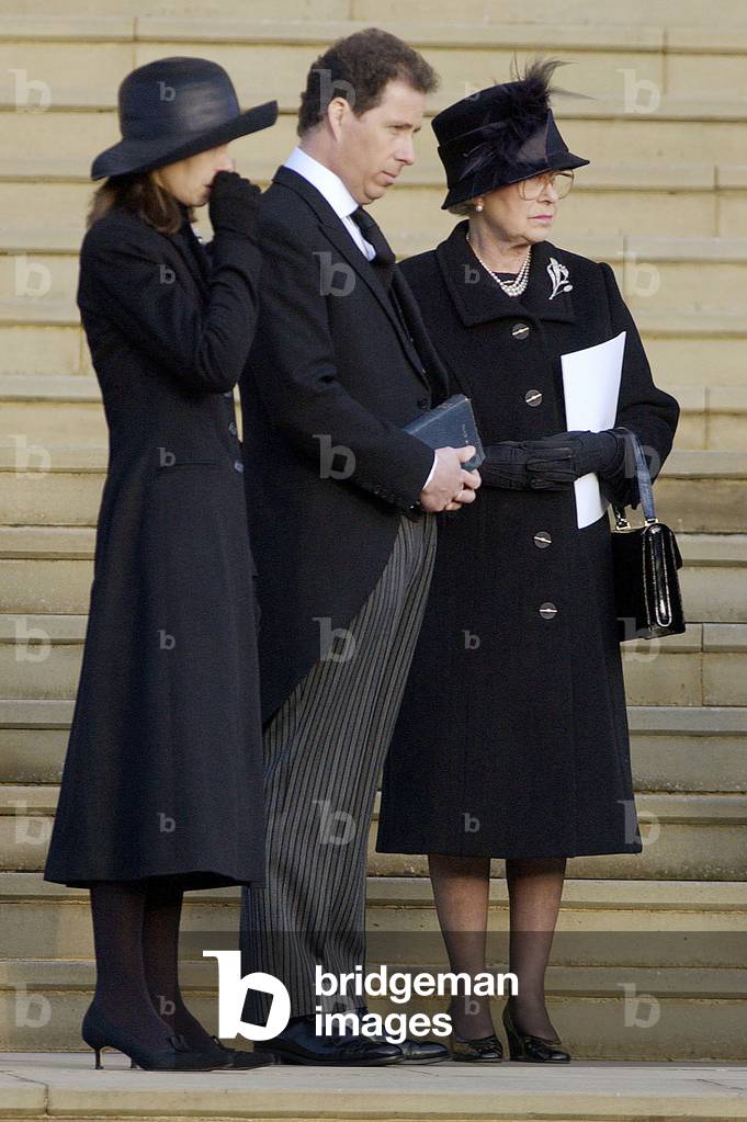 Image of BRITAIN'S QUEEN ELIZABETH, VISCOUNT LINLEY AND LADY SARAH ...