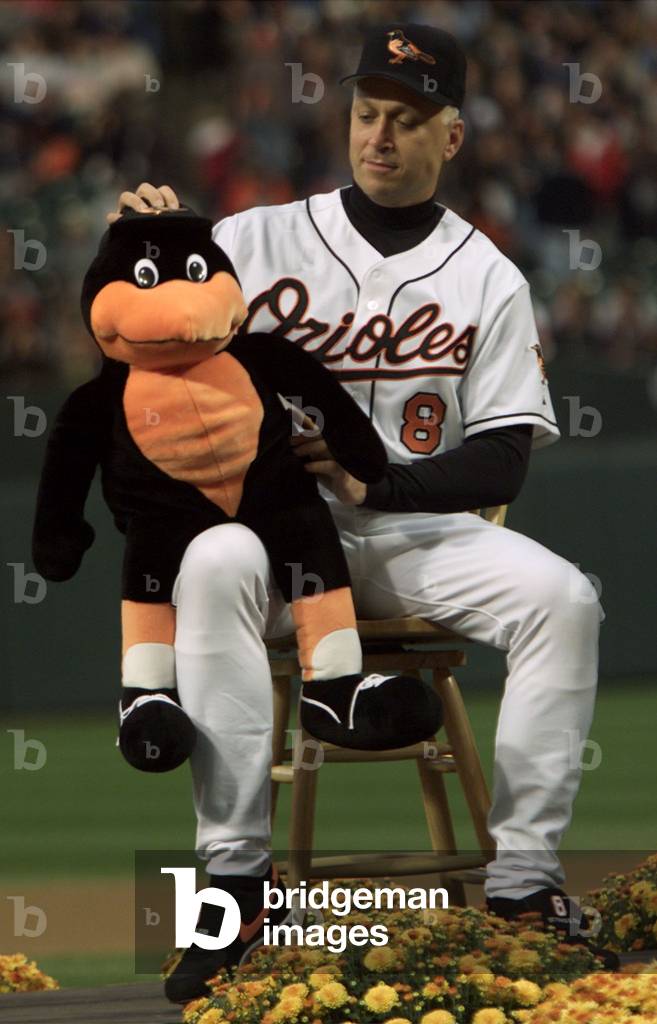 Image of CAL RIPKEN HOLDS ORIOLE MASCOT DOLL, 2001-10-06 (photo)