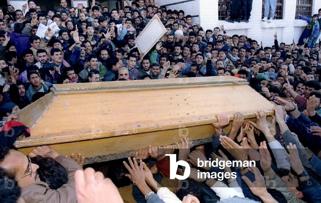 Image of Hamas activists carry the coffin of Yahya Ayyash during his