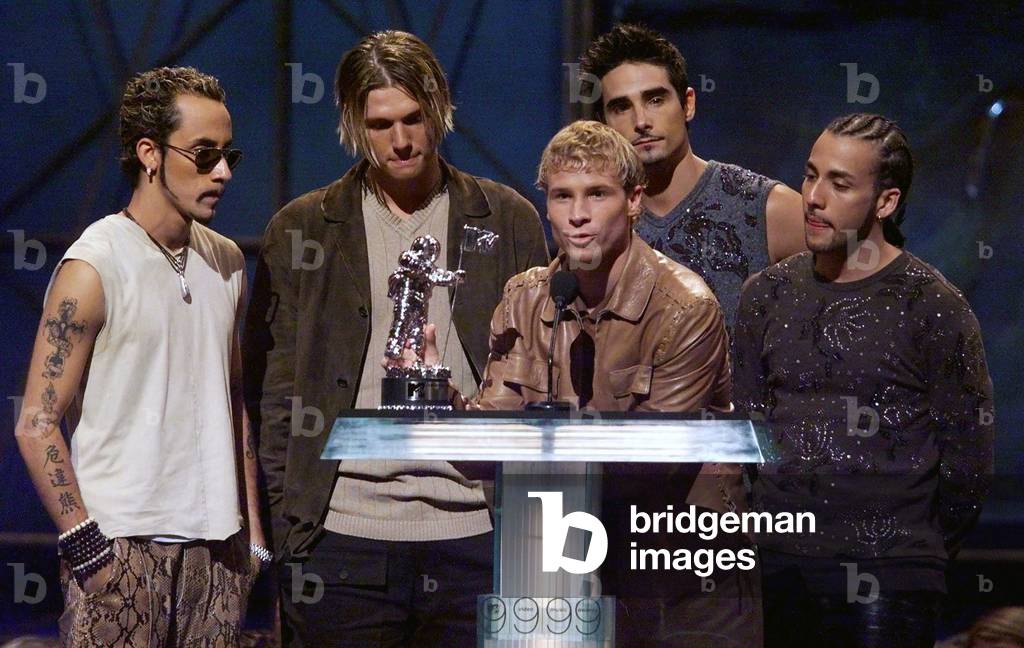Image of Pop singers Backstreet Boys accept their "Viewers Choice Award ...