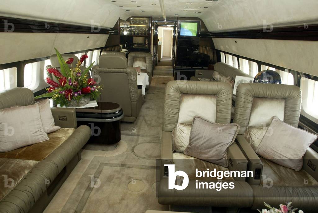 Image of View of the main seating area of the Boeing 707