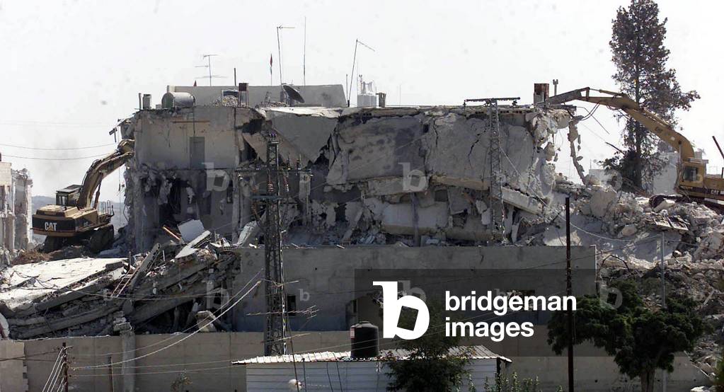 Image of ISRAELI ARMY CONTINUES TO DESTROY BUILDINGS IN THE COMPOUND OF ...