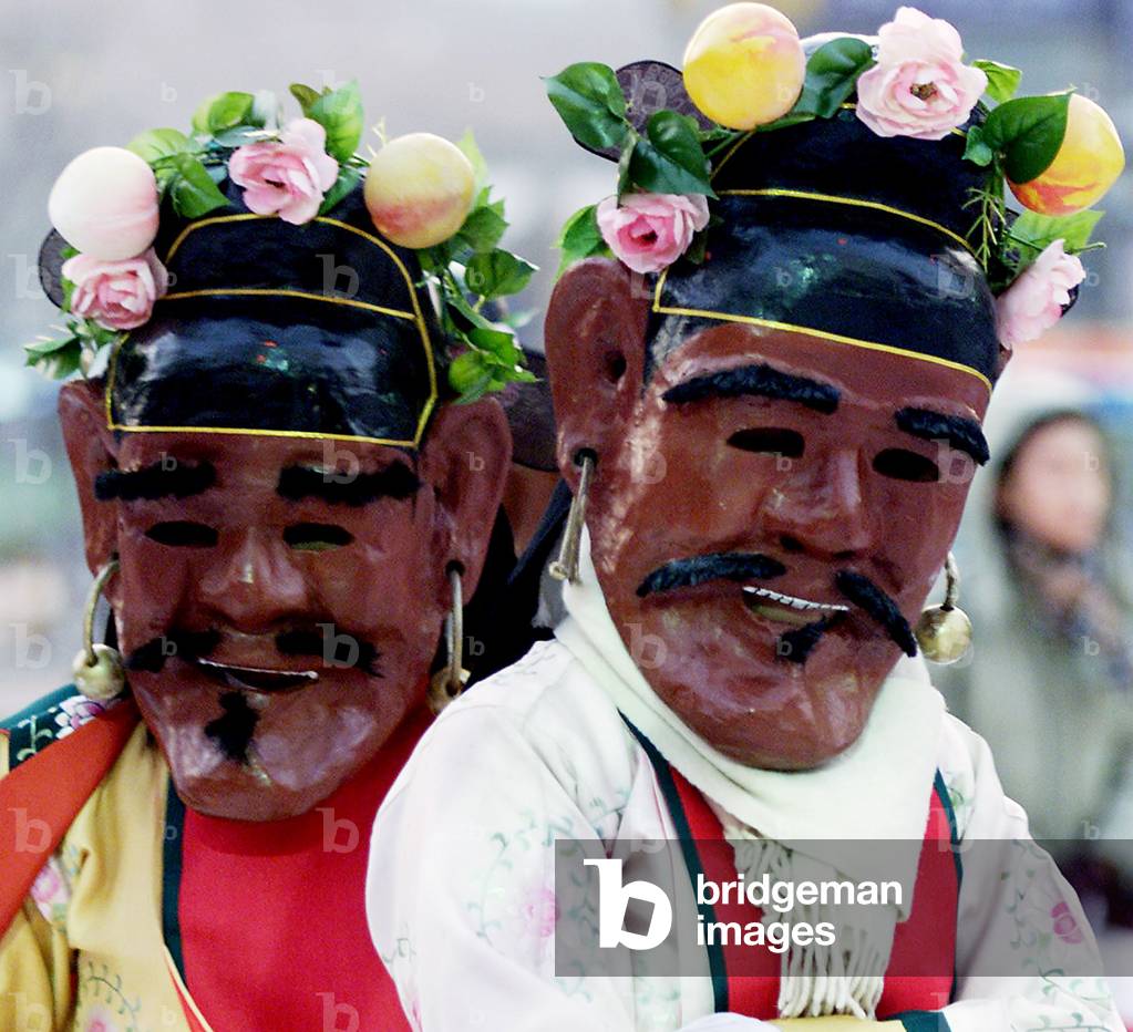 Image of SOUTH KOREAN FEMALE DANCERS WEAR TRADITIONAL MASKS WHILE ...