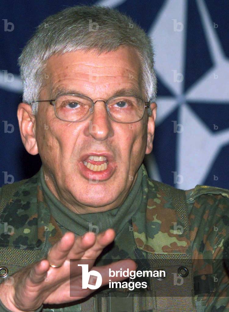 Image of German General Klaus Reinhardt, commander of the KFOR ...