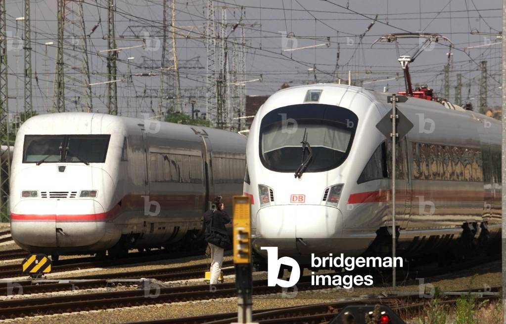 Image of A new high-speed ICE train (R) of the third generation