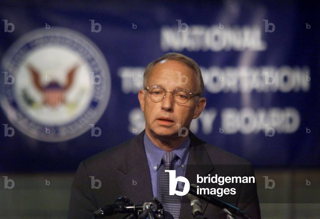 Image of NTSB CHAIRMAN JIM HALL HOLDS BRIEFING ON EGYPTAIR FLIGHT 990