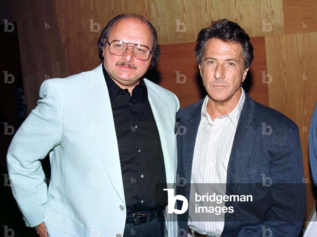 Image of Actors Dustin Hoffman (R) and Dennis Franz pose together at