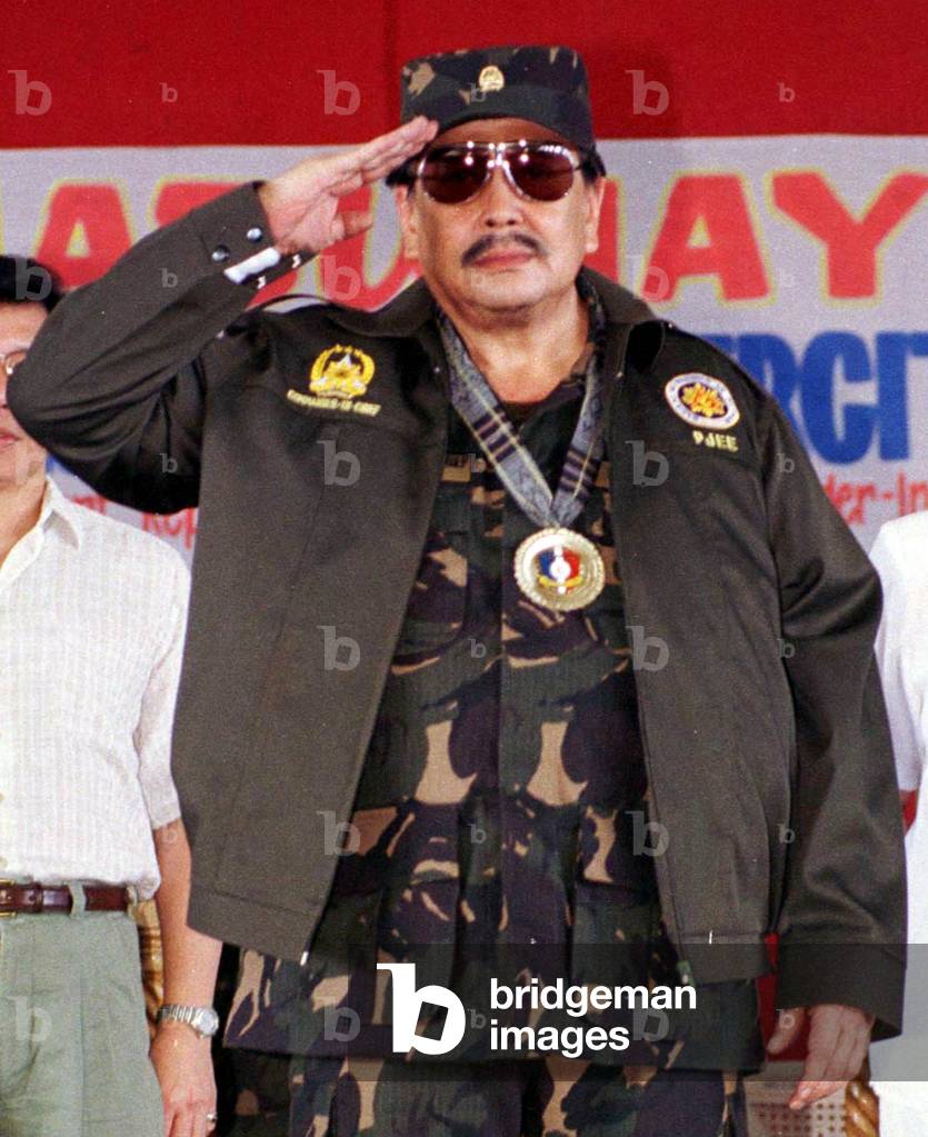 Image of PHILIPPINES PRESIDENT JOSEPH ESTRADA APPEARS IN FULL ...