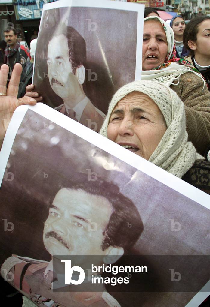 Image of PALESTINIAN WOMEN HOLD POSTERS OF IRAQI PRESIDENT SADDAM ...