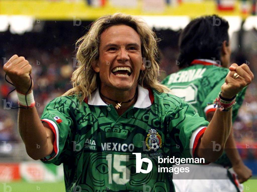 Image of MEXICO'S LUIS HERNANDEZ CELEBRATES GOAL, 1998-06-13 (photo)