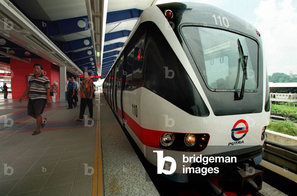 Image of PASSENGERS WALK OUT FROM LIGHT RAIL TRANSIT TRAIN IN KUALA