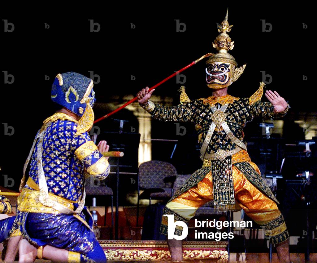 Image of DES DANSEURS CAMBODGIENS RÉPÈTENT POUR UN CONCERT DE JOSE CARRERAS