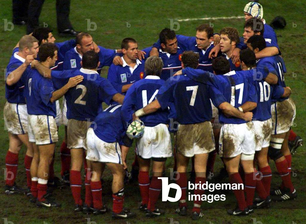 Image of THE FRENCH TEAM CONSOLE EACH OTHER FOLLOWING DEFEAT BY AUSTRALIA,