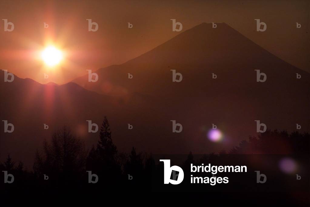 Image of SUN RISES BEHIND MOUNT FUJI AT DAWN OF NEW MILLENNIUM