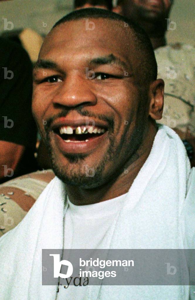 Image of MIKE TYSON SMILES AFTER WORKOUT IN PHOENIX, 1998-10-16 (photo)