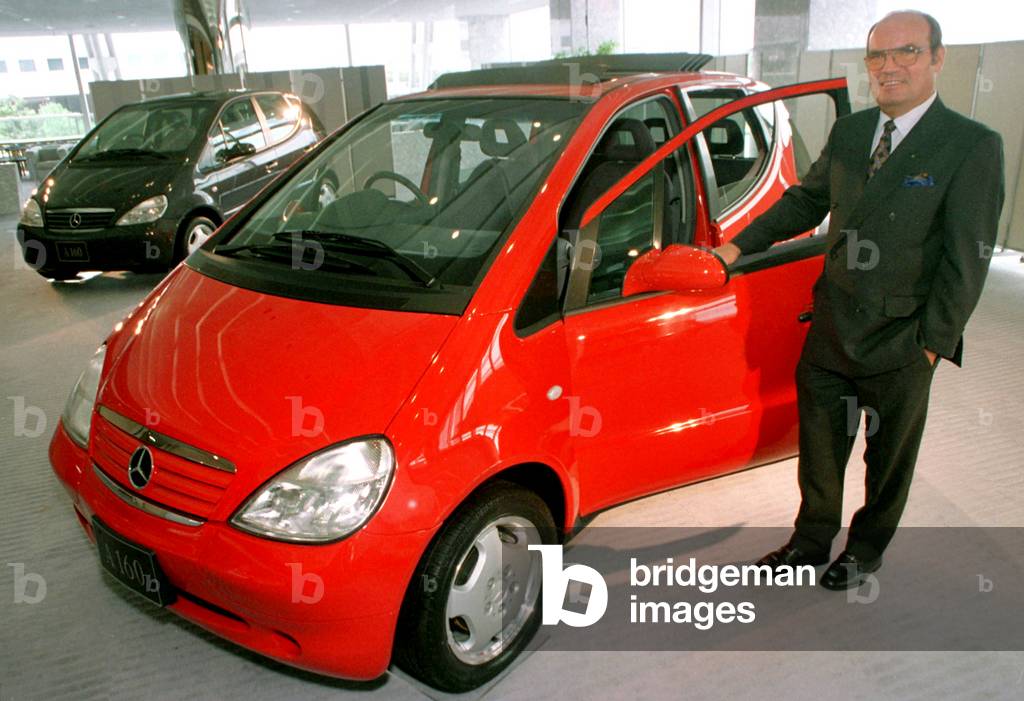 Image of MERCEDES-BENZ JAPAN PRESIDENT JAHN UNVEILS NEW MERCEDES BENZ A ...