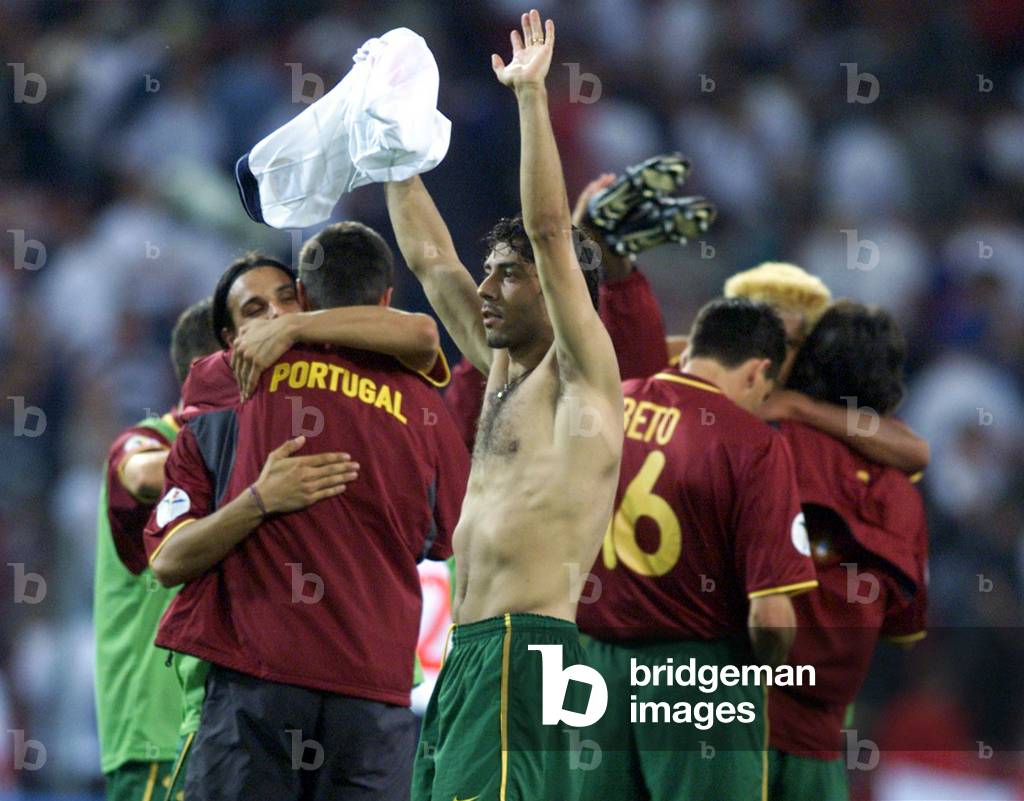 Image of PORTUGAL'S MANUEL RUI COSTA SALUTES THE CROWD AS TEAMMATES ...