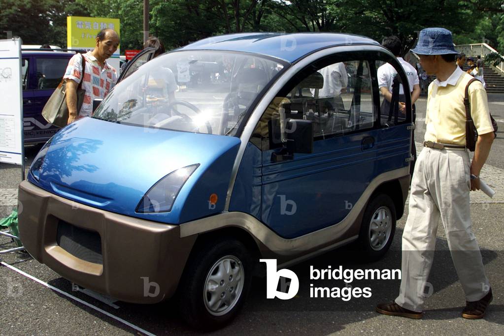 Image of MITSUBISHI MOTOR'S ELECTRIC VEHICLE MEEV DISPLAYED IN TOKYO'S ...