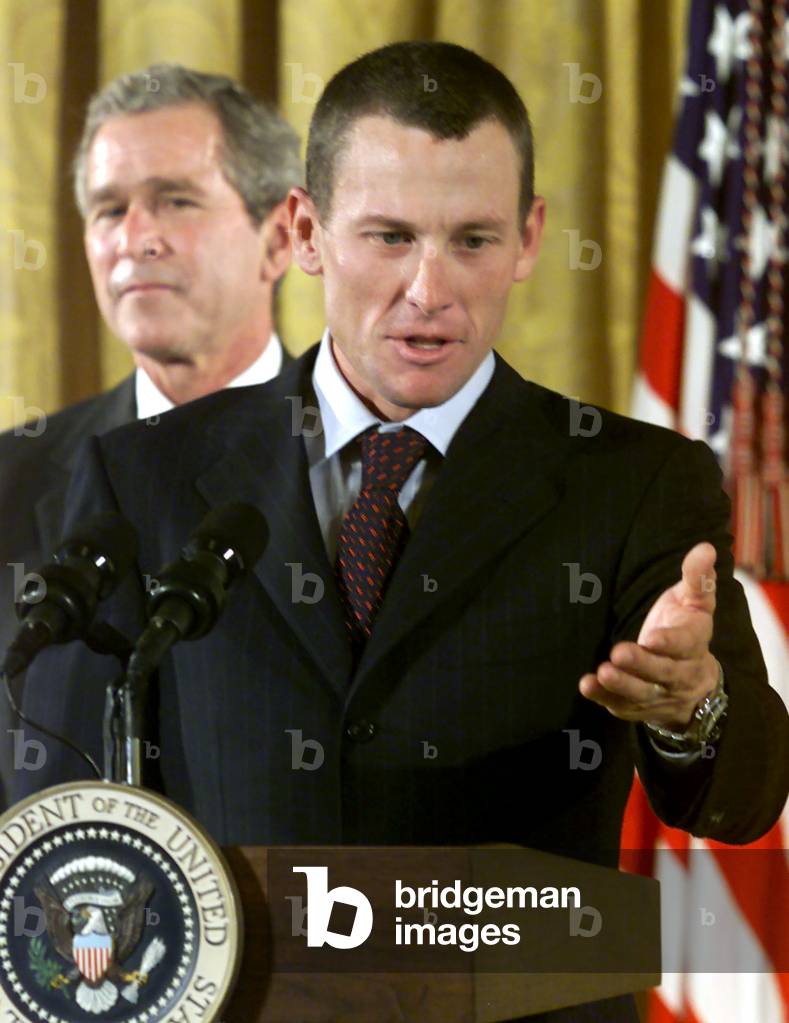 Image of Tour of France winner Lance Armstrong introduces [his son Luke