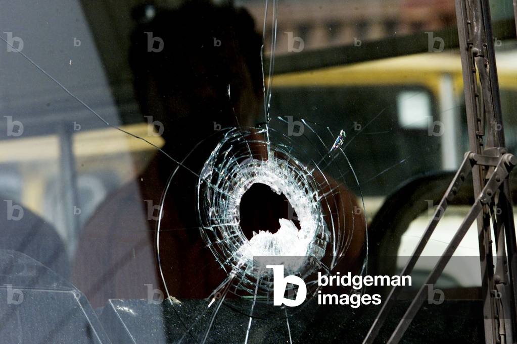 Image of BUS WINDSCREEN BROKEN DURING PROTEST IN COLOMBO, 2001-07-19 ...