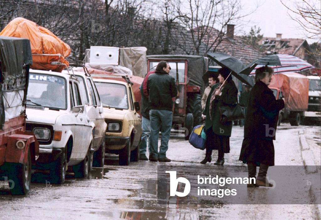 Image of A convoy of Serbian trucks awaits permition to leave Ilidza,