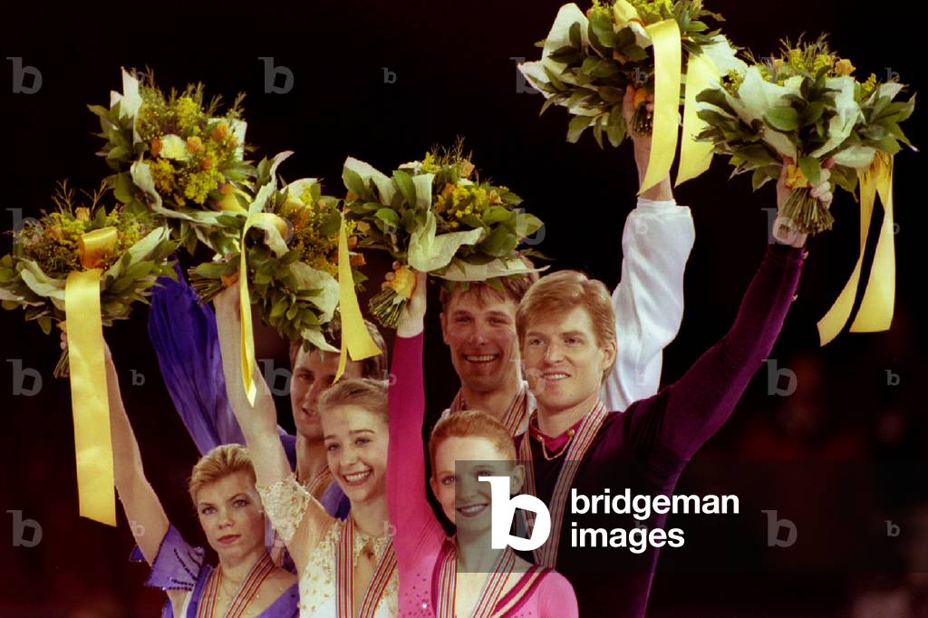 Image of Winners in the pairs figure skating competition wave to the