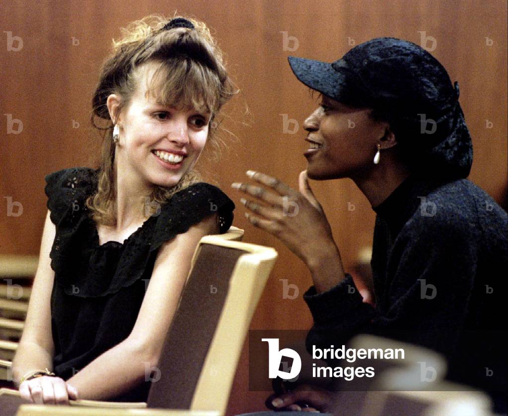 Image of Denise Michelle Pfeiffer (L) of Leicester, England, chats with ...