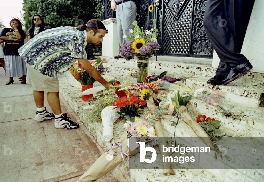 Image of Jose Boza lays flowers on the steps where world famous