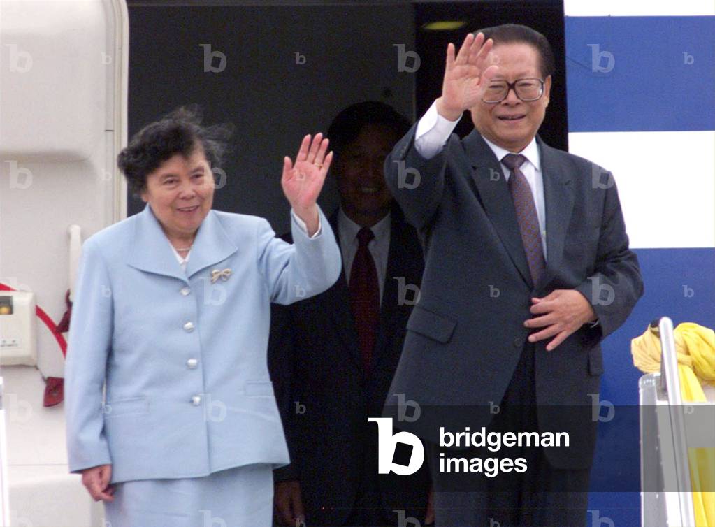 Image of Chinese President Jiang Zemin (R) and his wife Wang Yeping
