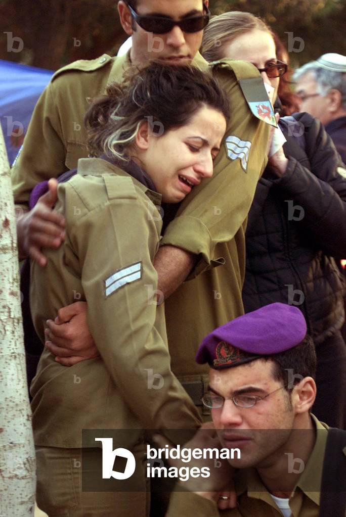 Image of ISRAELI SOLDIERS CRY DURING THE FUNERAL SLAIN ISRAELI SOLDIER ALEX