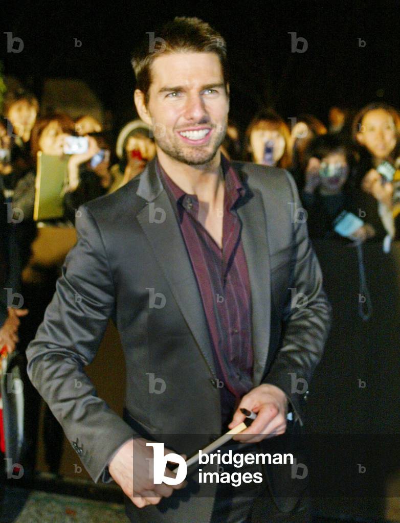 Image of HOLLYWOOD ACTOR TOM CRUISE SMILES AT THE PREMIERE OF HIS