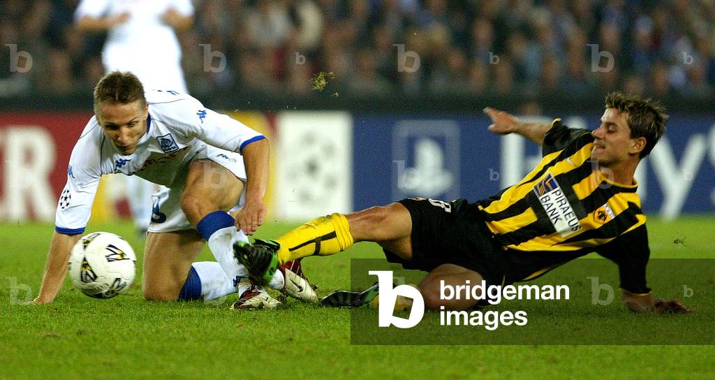 Image of GENK'S SONCK AND AEK ATHENS' PETKOV FALL DURING A DUEL