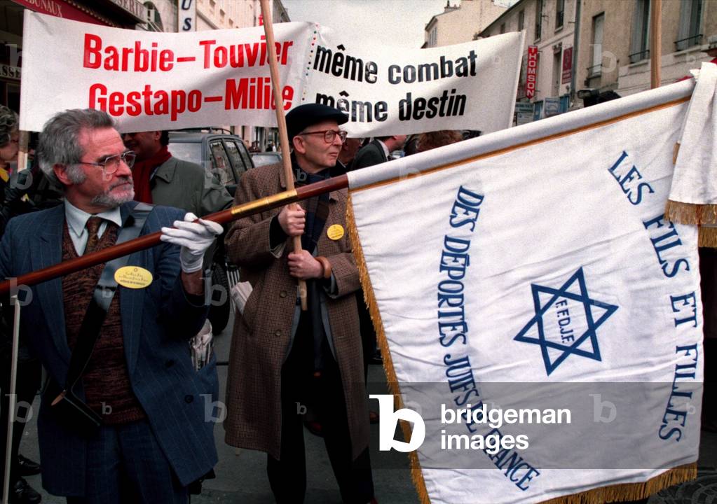Image of Members of the sons and daughters of deported Jews demonstrate