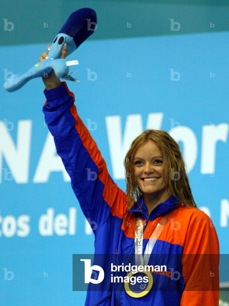 Image of HOLLAND'S INGE DE BRUIJN WEARS HER GOLD MEDAL FOR THE