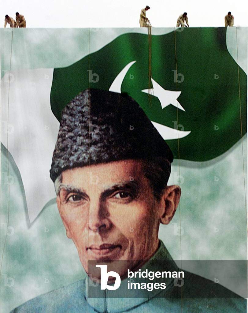 Image of PAKISTANI SOLDIERS REMOVE PORTRAIT OF ALI JINNAH IN ISLAMABAD ...