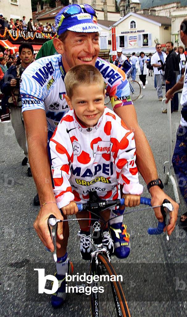 Image of ITALIAN CYCLIST ZANINI TAKES HIS SON LUCA FOR A RIDE