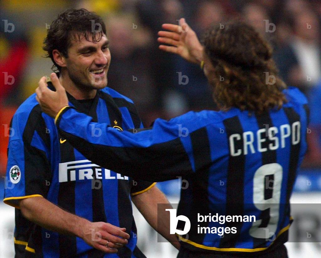 Image of INTER MILAN'S VIERI CELEBRATES AFTER SCORING AGAINST BRESCIA ...