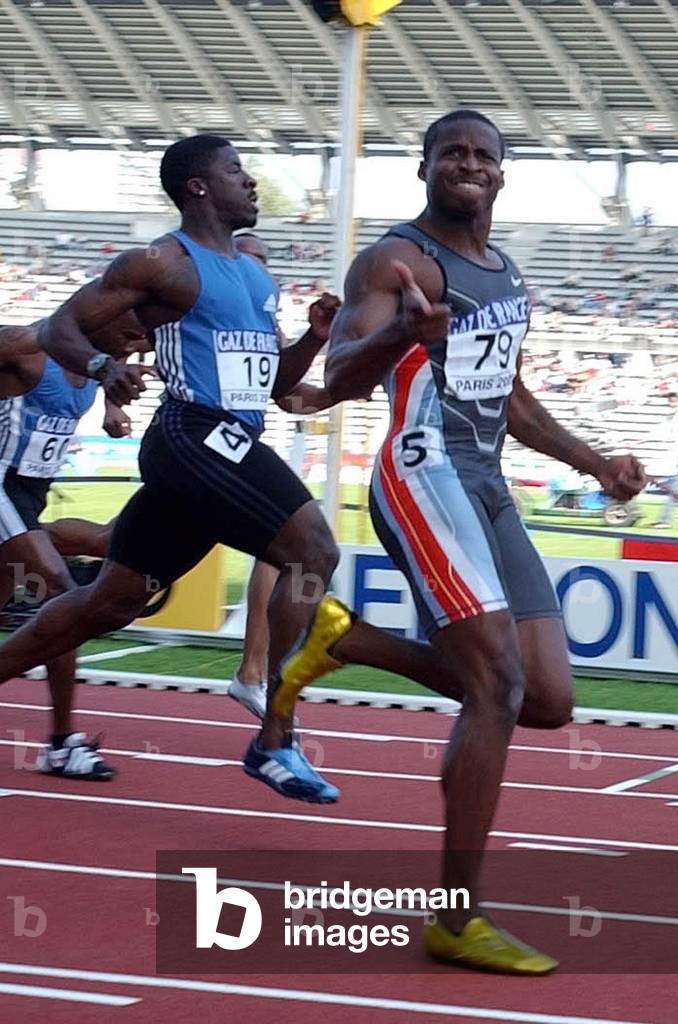 Image of AMERICAN TIM MONTGOMERY CELEBRATES NEW WORLD RECORD IN THE 100