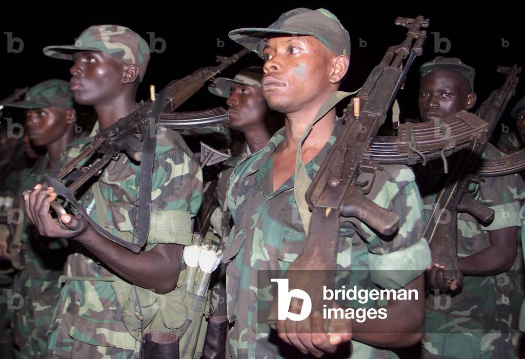 Image of RWANDA SOLDIERS STAND IN LINE AT THE KIGALI AIRPORT AFTER