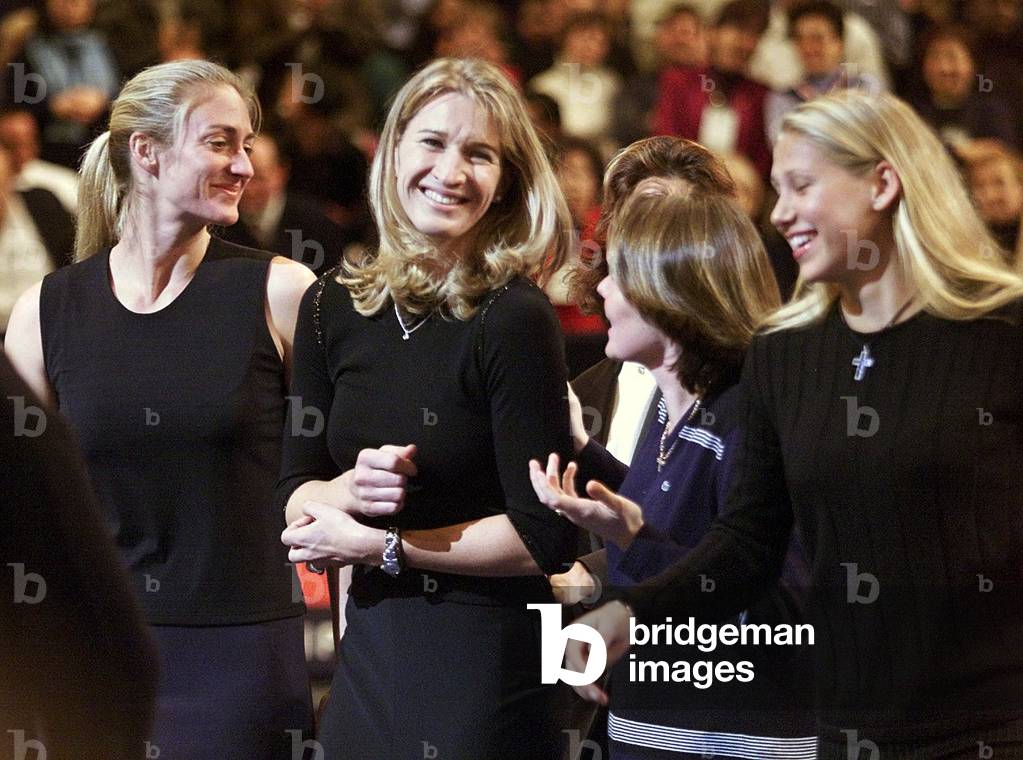 Image of Germany's Steffi Graf (2nd L) leaves the court with fellow