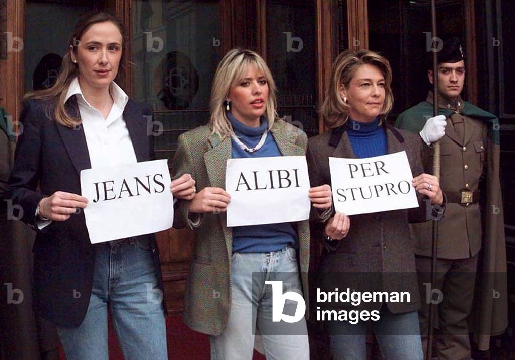 Image of MEMBERS OF ITALIAN PARLIAMENT PROTEST HOLDING SIGNS READING ...