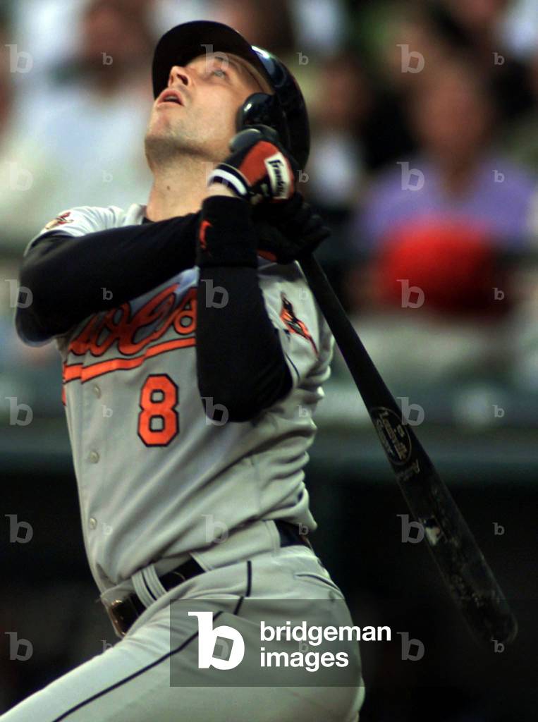 Image of FILE PHOTO OF BALTIMORE ORIOLES CAL RIPKEN BATING AGAINST ...