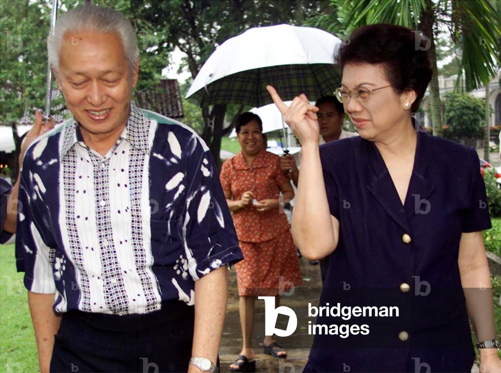 Image of FORMER PHILIPPINE PRESIDENT CORAZON AQUINO AND INTERIOR ...