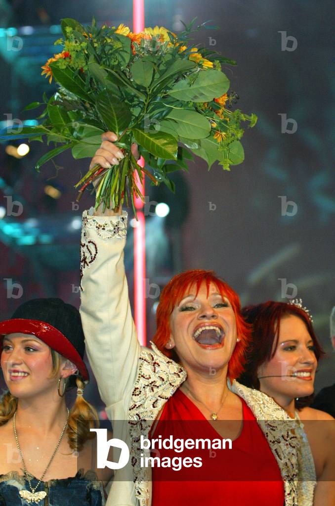 Image of GERMAN SINGER LOU CELEBRATES AFTER WINNING GERMAN PRE ...