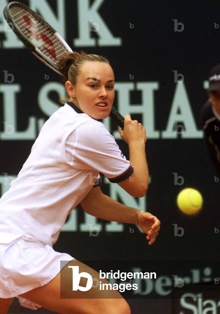 Image of SWISS TENNIS PLAYER HINGIS RETURNS THE BALL TO HALARD-DECUGIS OF