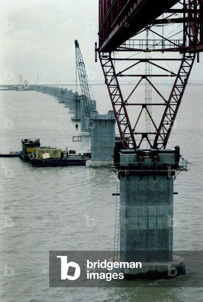 Image of SPAN OF BANGLADESH'S JAMUNA RIVER BRIDGE UNDERCONSTRUCTION ...