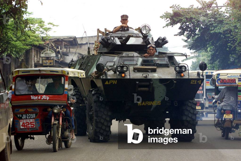 Image of Filipino marine soldiers driving an Armoured Personnel Carrier ...