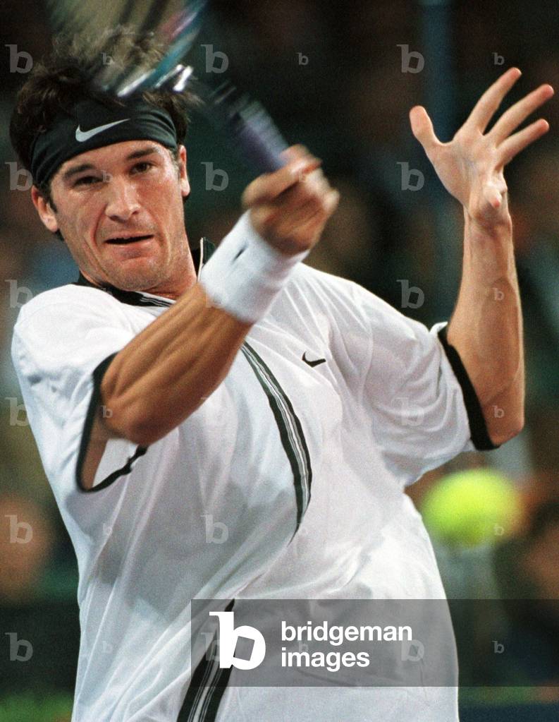 Image of MOYA HITS THE BALL AT TENNIS WORLD CHAMPIONSHIPS IN HANOVER,